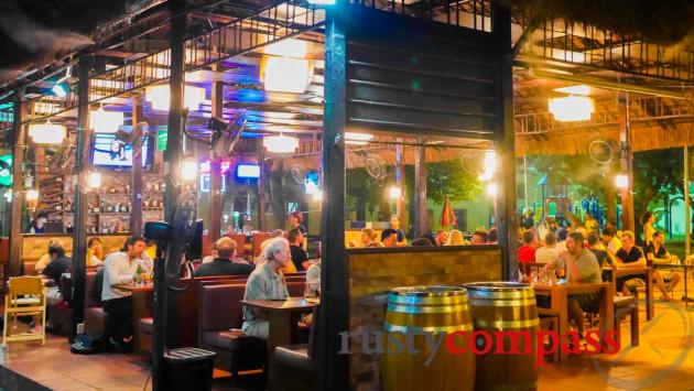 The Moose and Roo Smokehouse, Hanoi - review by Rusty Compass