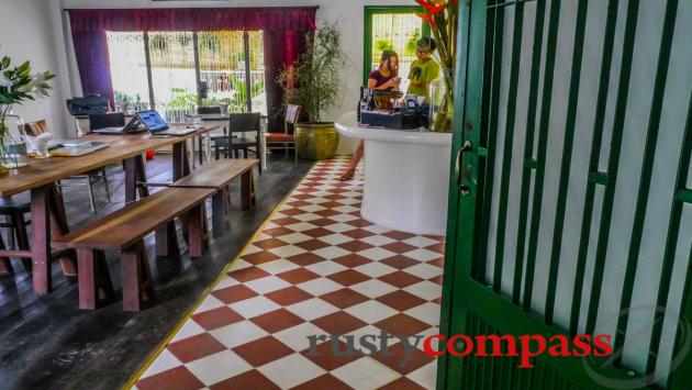 The Old Compass Cafe, Saigon - review by Rusty Compass
